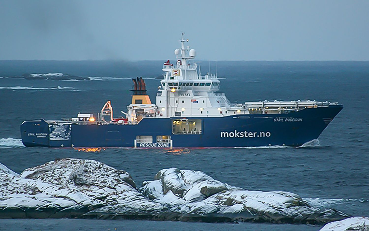 Rapporten nevner ikke at beredskapsskipet lå stille da oljen drev mot ...