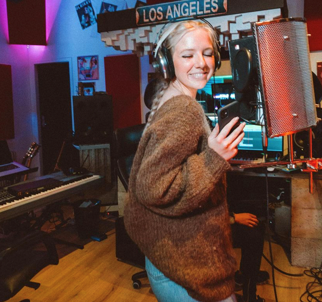 No er Andrea ute med eigen sommarlåt - fjt.no