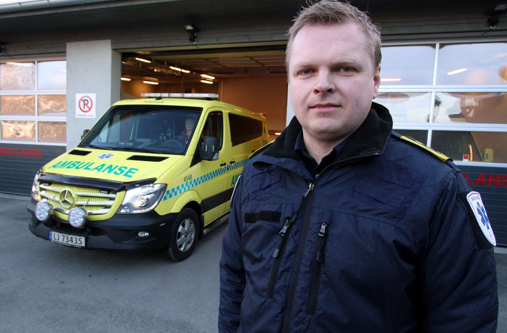 Nå får ambulansen oppdrag med å kjøre pasienter til legebesøk i gågata ...