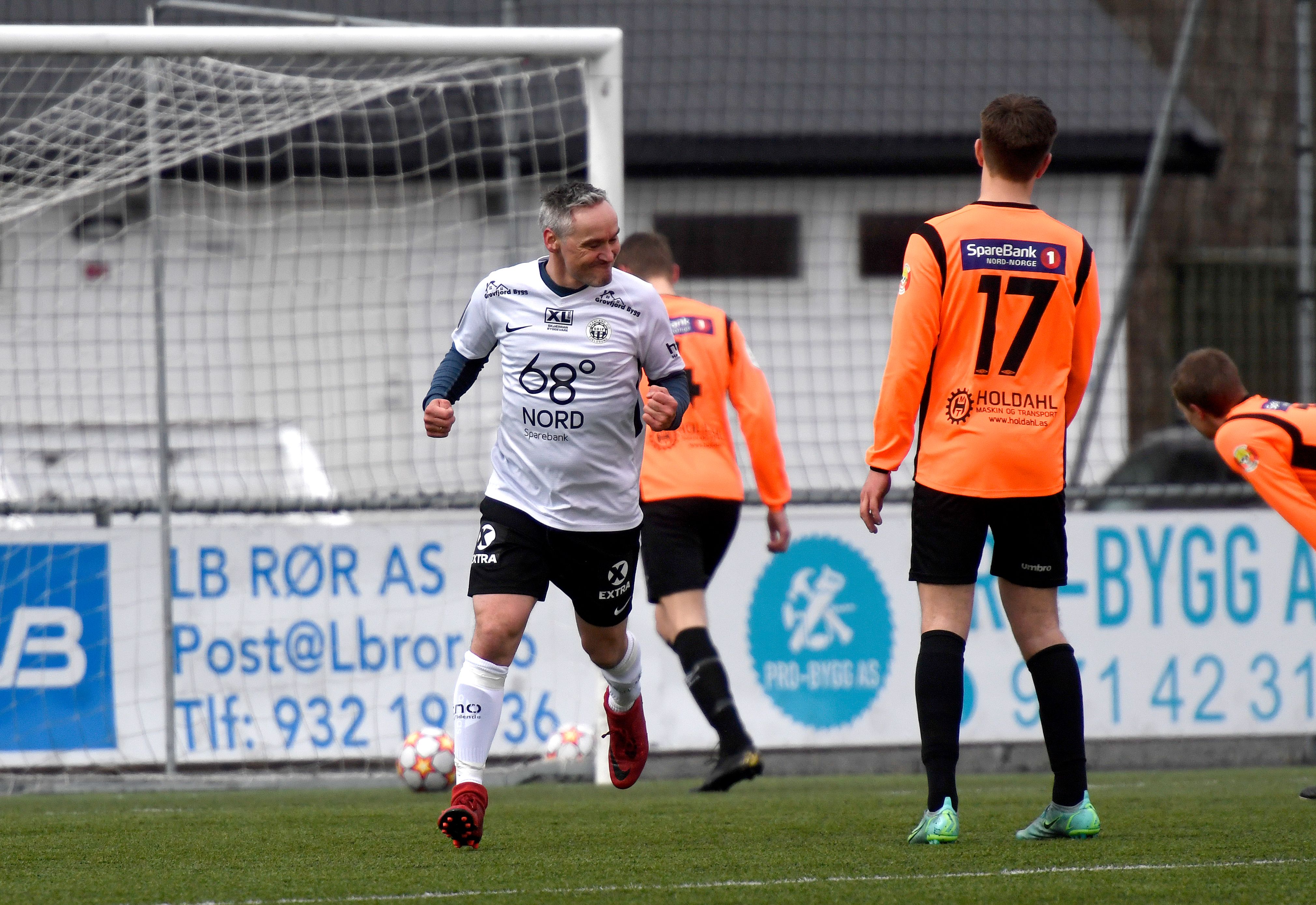 Skåret sitt 160. og 161. mål – nå har Arild (43) sluttet å telle - ht.no