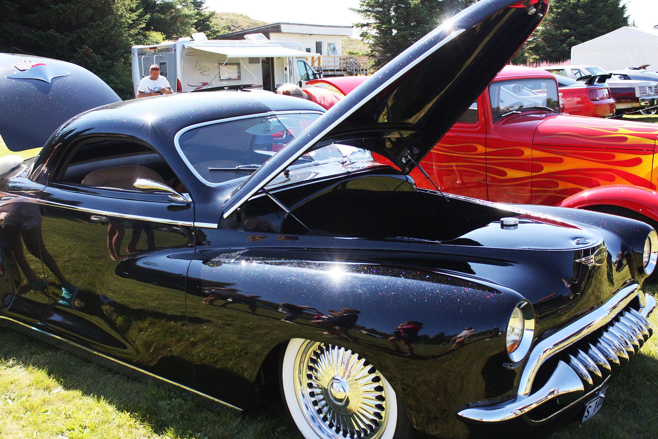 Blanke biler fra hele Midt-Norge besøker Islanders Classic Car Club ...