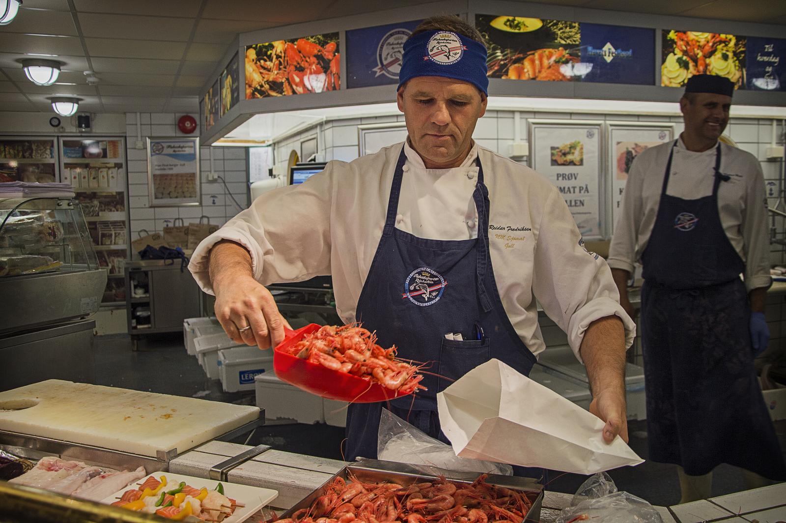 Kjøper ferske reker uansett pris - fvn.no