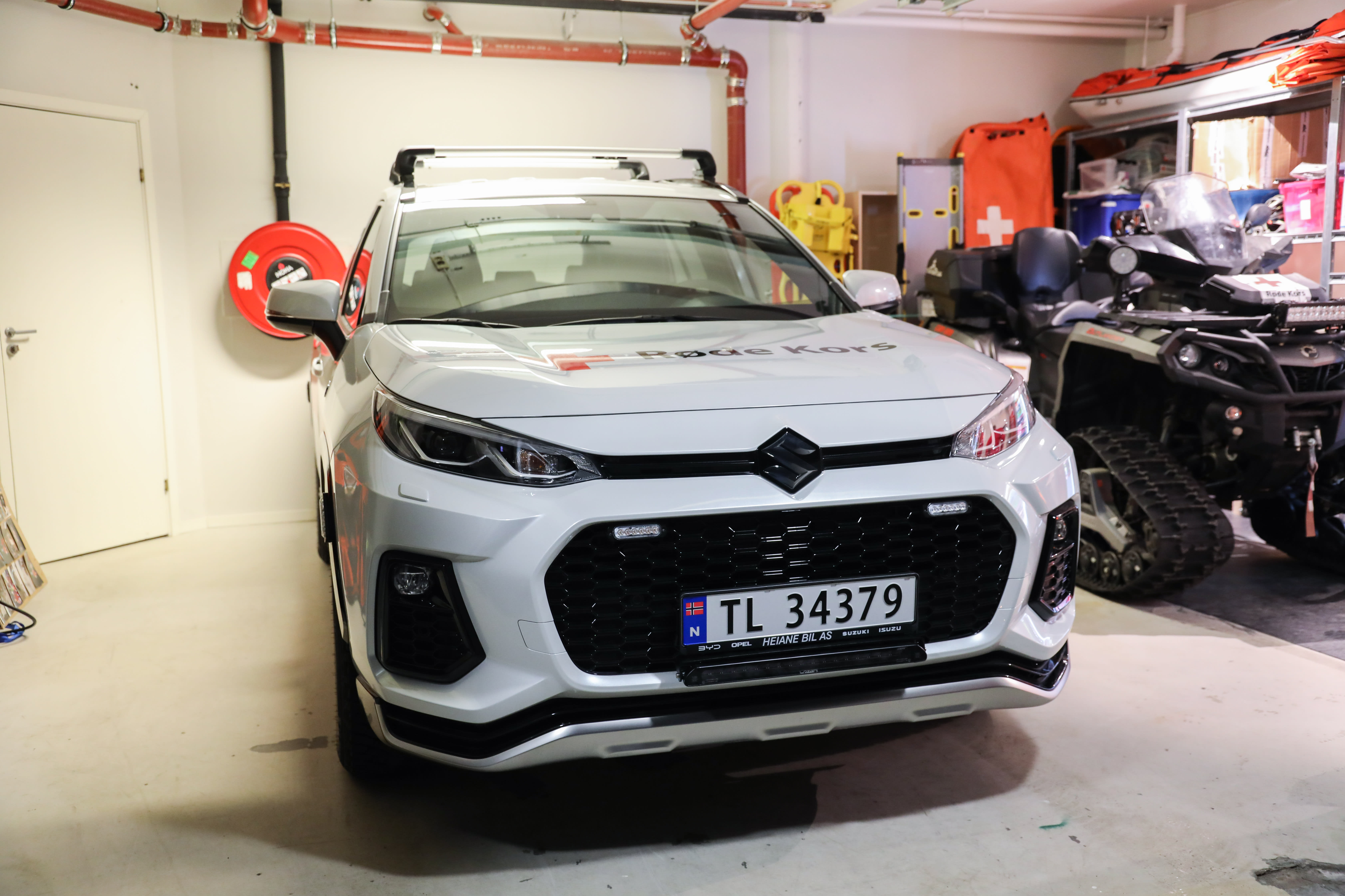 Jenny (27) og Frank (25) kan smila for hjelpe­korpset sitt nyaste ...