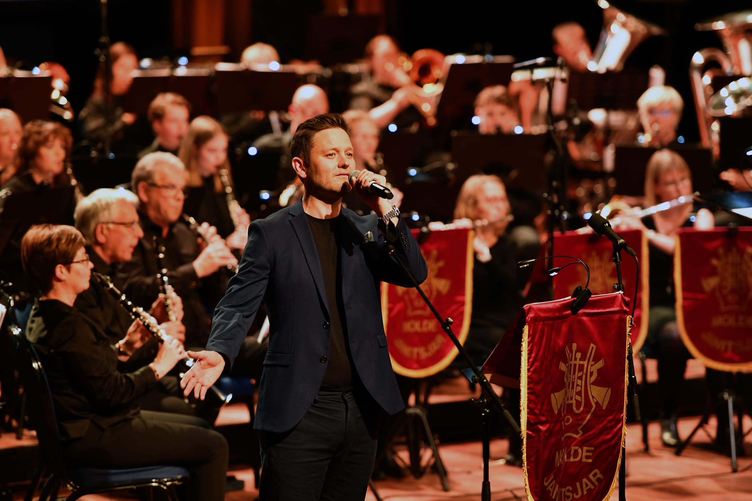 Inviterer «alle» til gratis julekonsert - rbnett.no