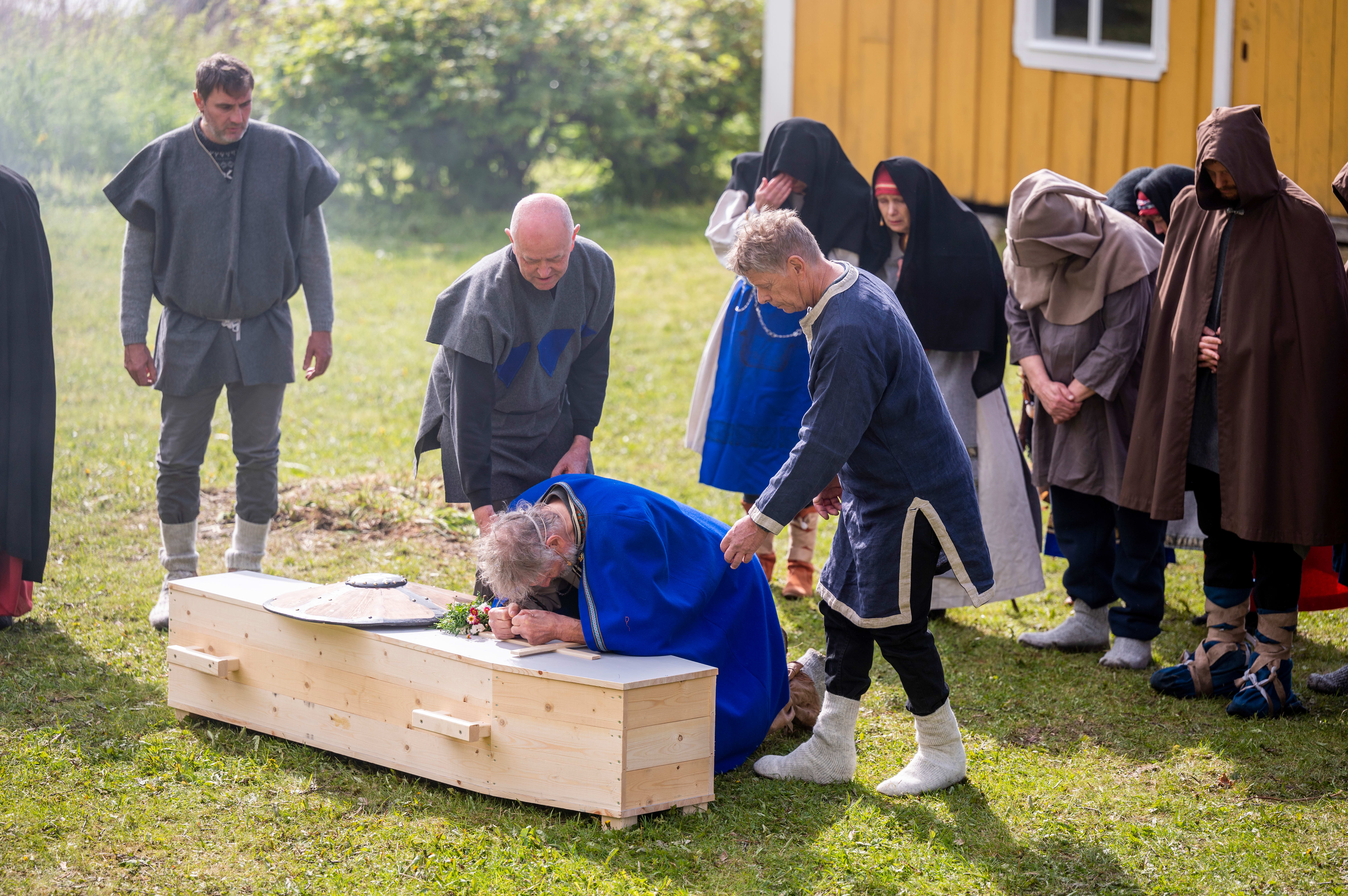 Se bildene: Solgløtt over kongebesøket i Vevelstad - Helgelands Blad