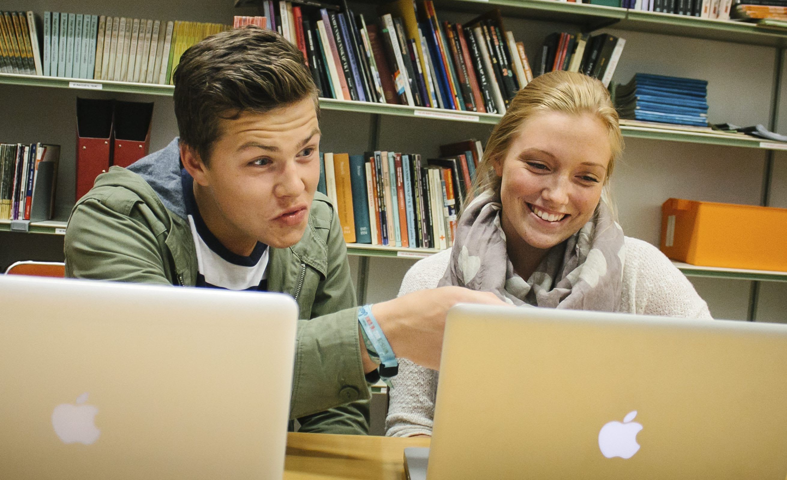 Fjas og fjesbok i skoletimene - smp.no