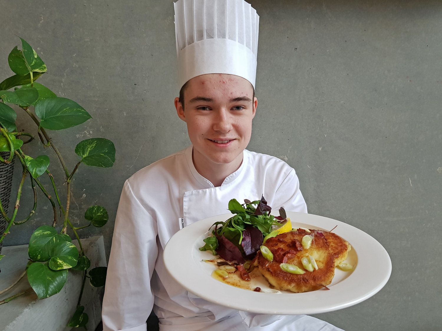 Sondre serverer plukkfisk-kaker - fjt.no