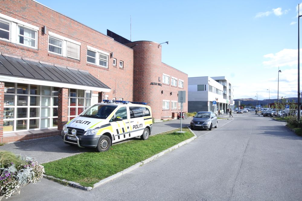 Hevder han ble holdt fanget i to døgn i leilighet i Alta sentrum ... Hevder han ble holdt fanget i to døgn i leilighet i Alta sentrum ...