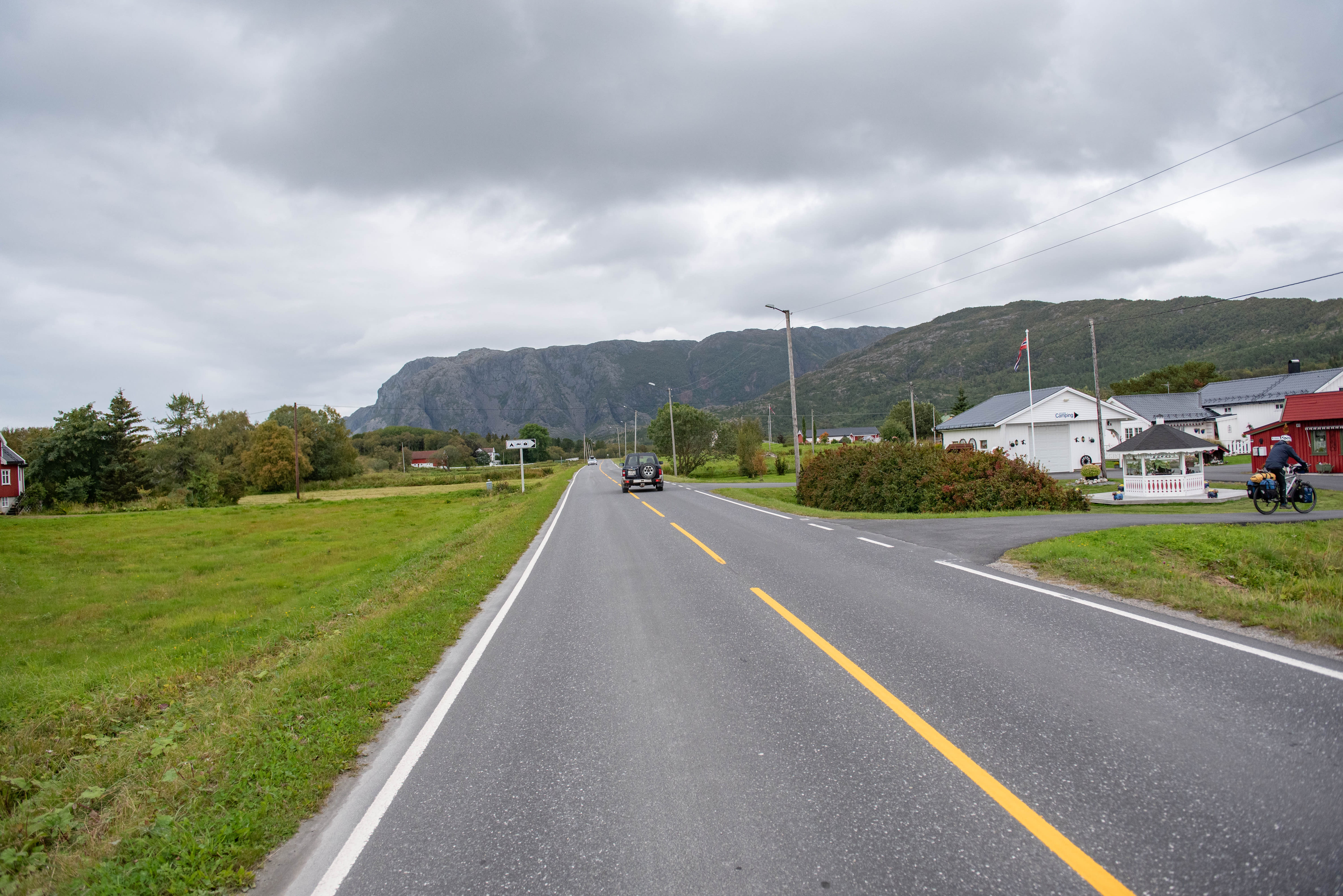 Gatelys kaste­ball mellom kommune og fylkes­kommune - banett.no