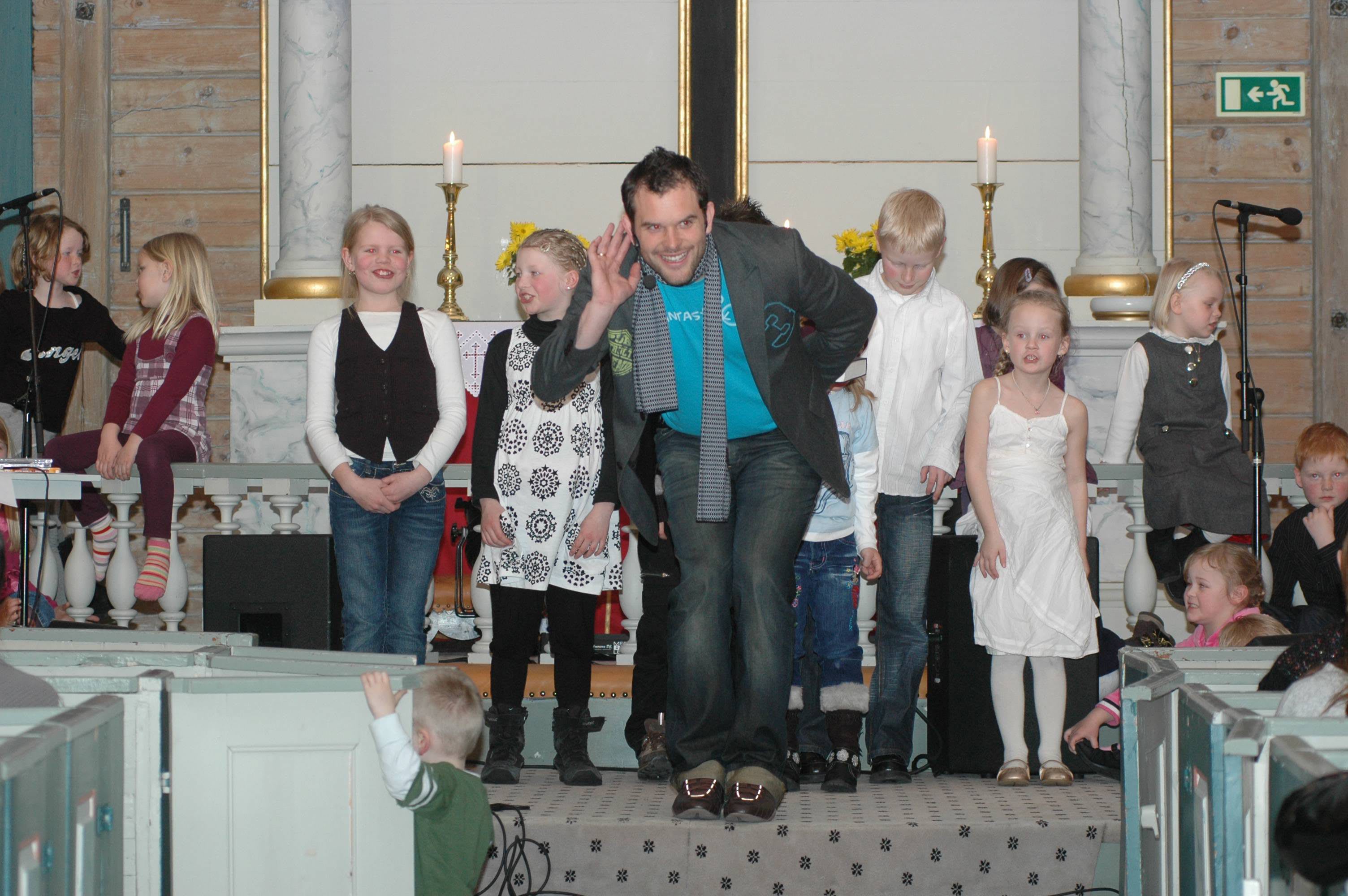 Synger julesanger med Waldemar - lister24.no