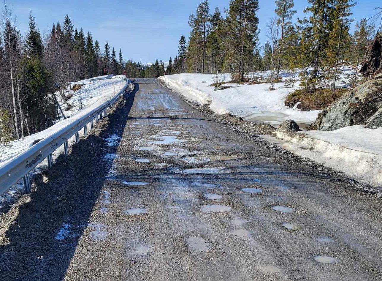 Slakter vegen som har blitt rustet opp for over 27 millioner kroner ...