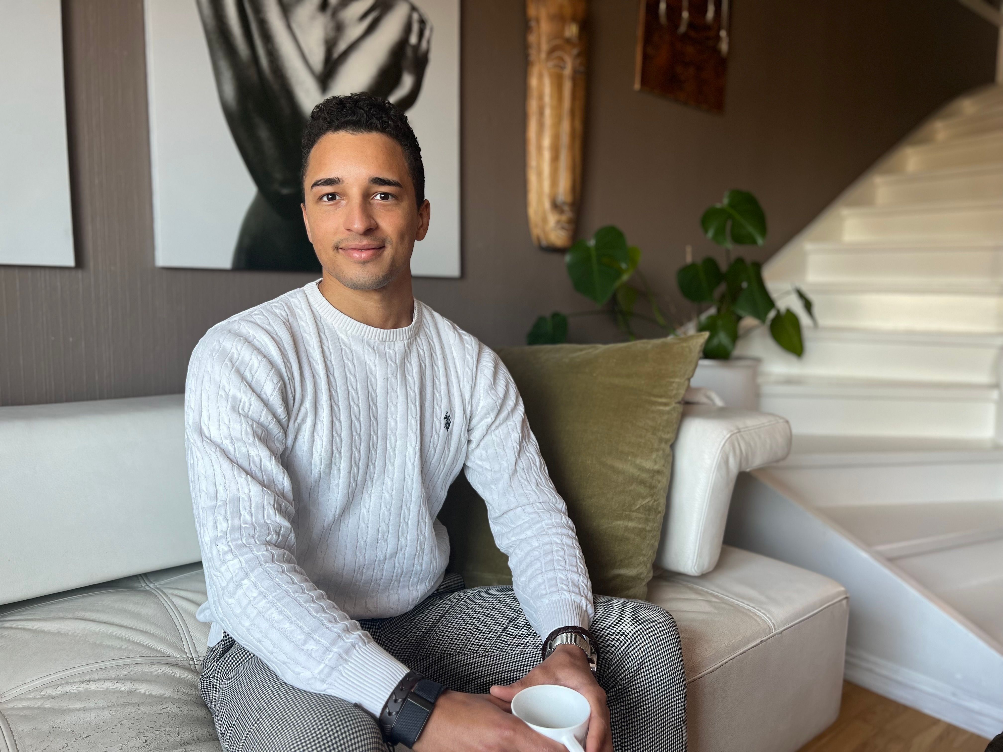 Darren (25) sa opp sjefsjobben for å gjøre noe helt annet: – Jeg ...