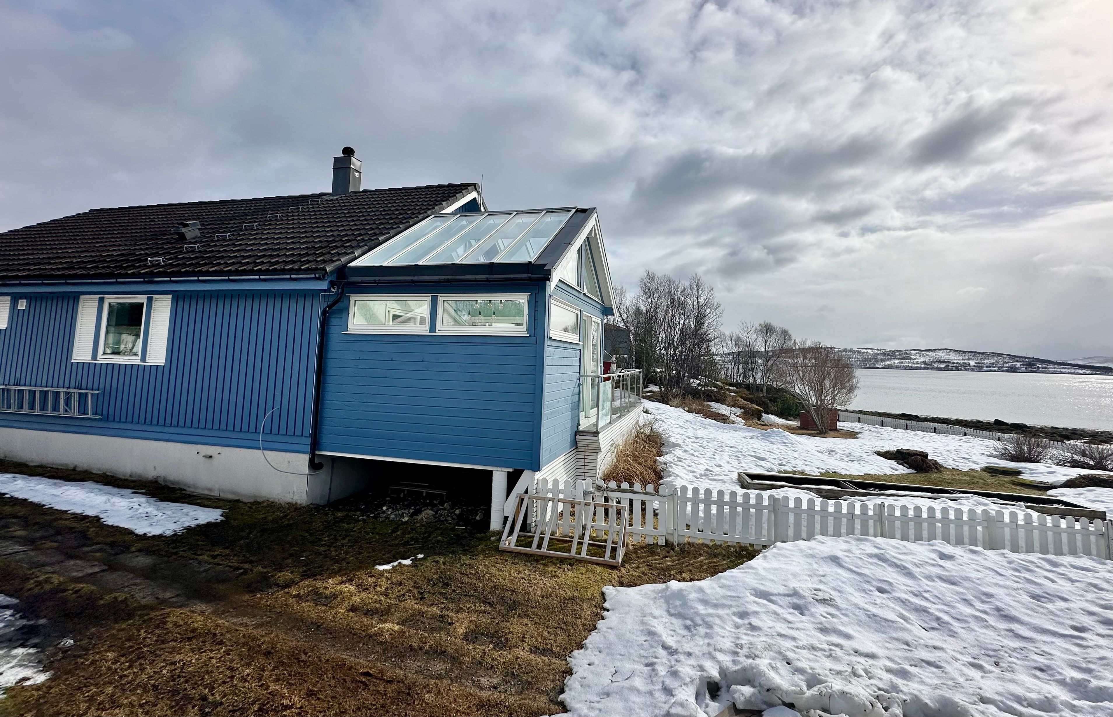 Utsikten og nærheten til fjæra gjorde at Andreas og Hannah kjøpte bolig ...
