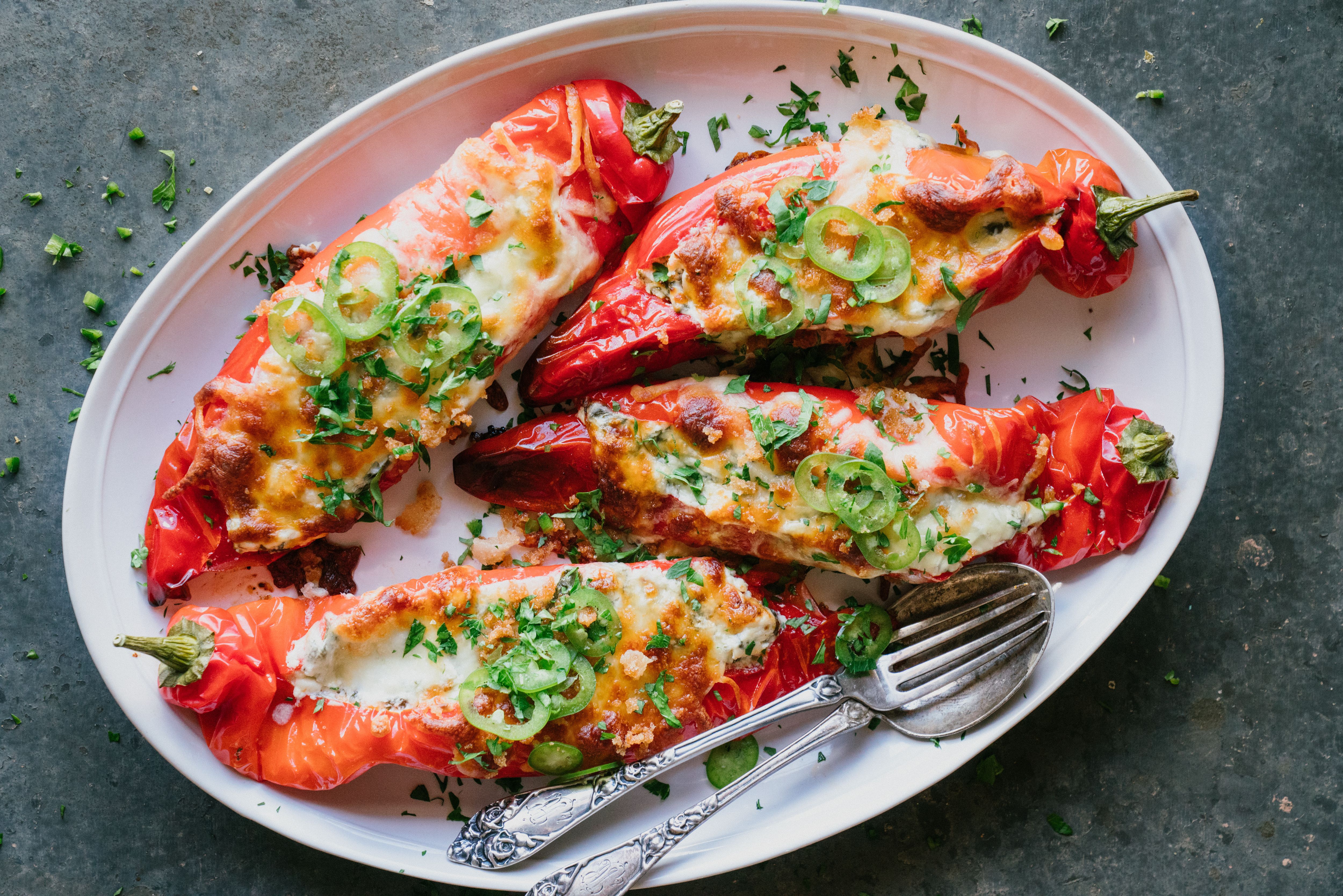 Fylt paprika med ost, spinat og jalapeño - adressa.no