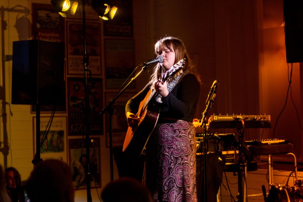 Fullt hus da Sofie (18) holdt sin største solokonsert - ht.no Fullt hus da Sofie (18) holdt sin største solokonsert - ht.no