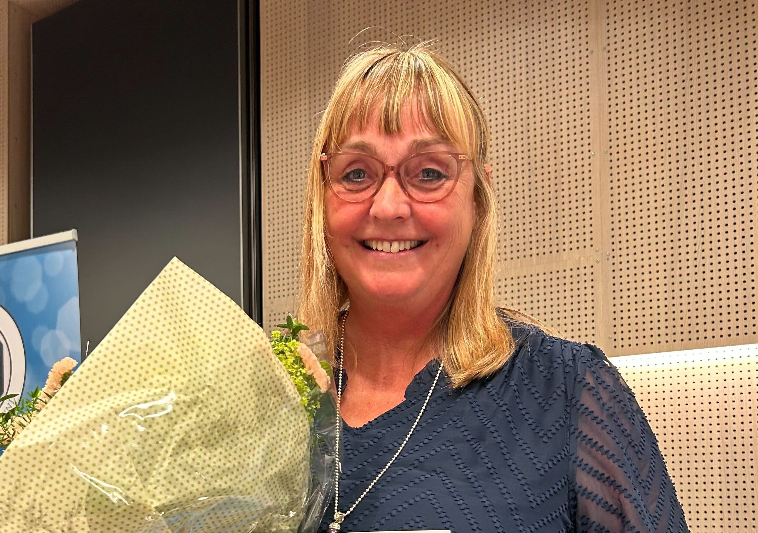 Kristin ble overrasket med pris: – Har verdens beste kolleger og ...