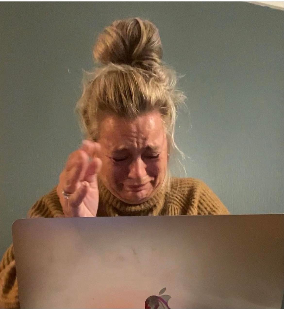 Gråt da boka var ferdig: – Den perfekte mamma’n er en perfekt løgn ...