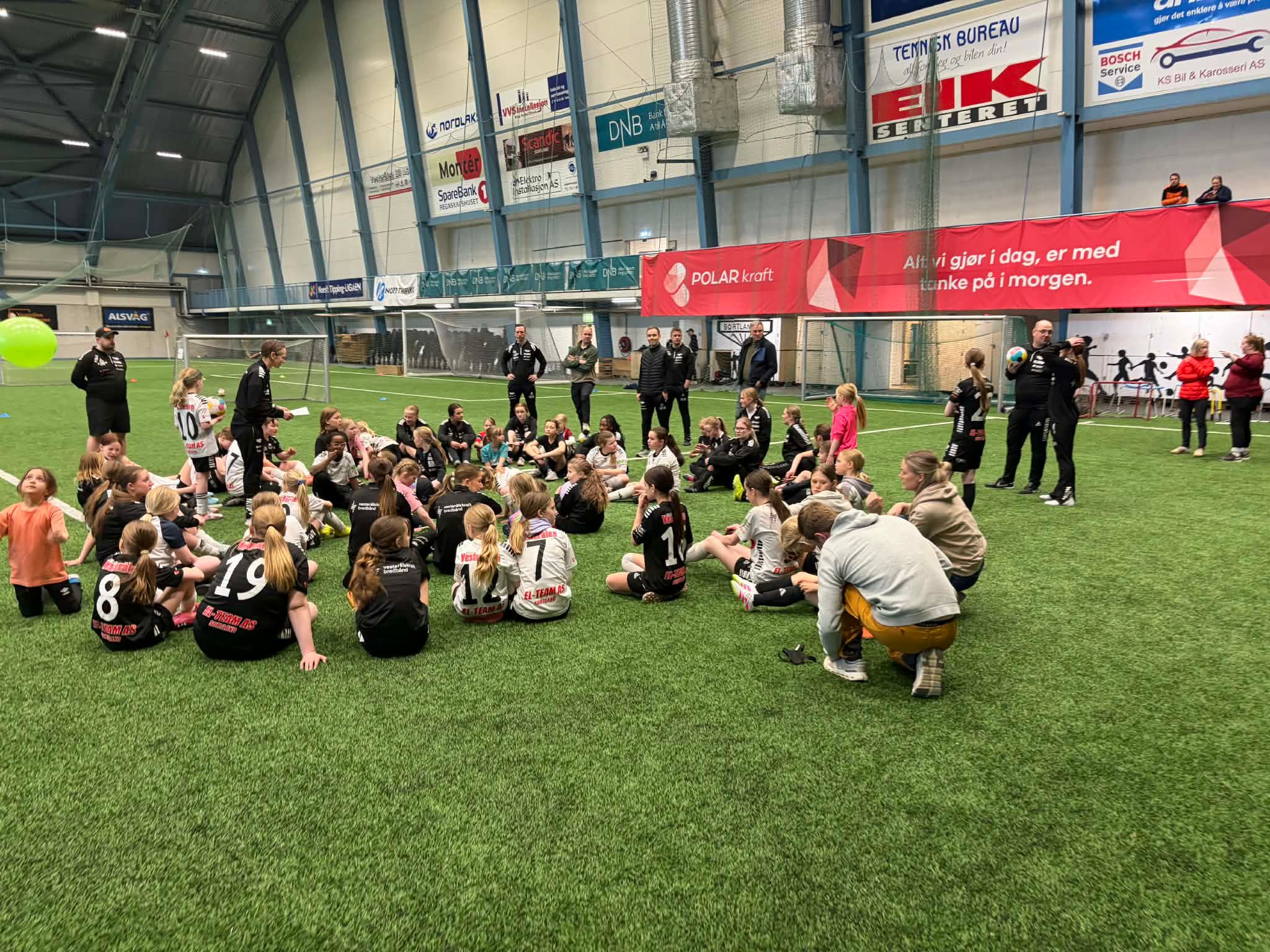 Arrangerte «kick off»: – På sin plass å ha litt ekstra fokus på jentene ...