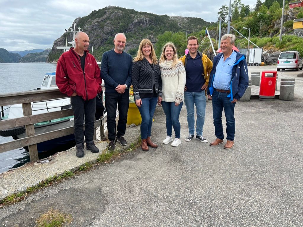 Tre ordførar på tur med M/B «Ospenes» - strilen.no