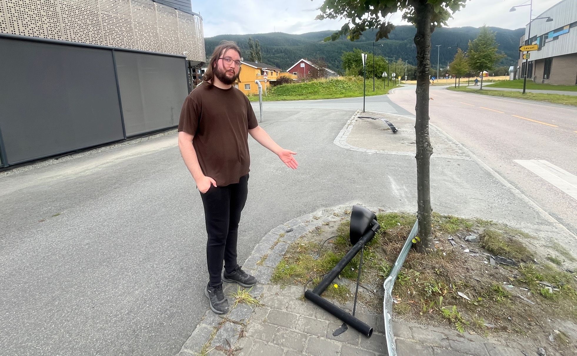 Villmannskjøring i Melhus sentrum: – Bråvåknet av et voldsomt smell