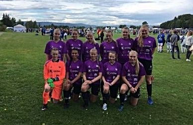 Jenter spiller for A-sluttspill - s-n.no