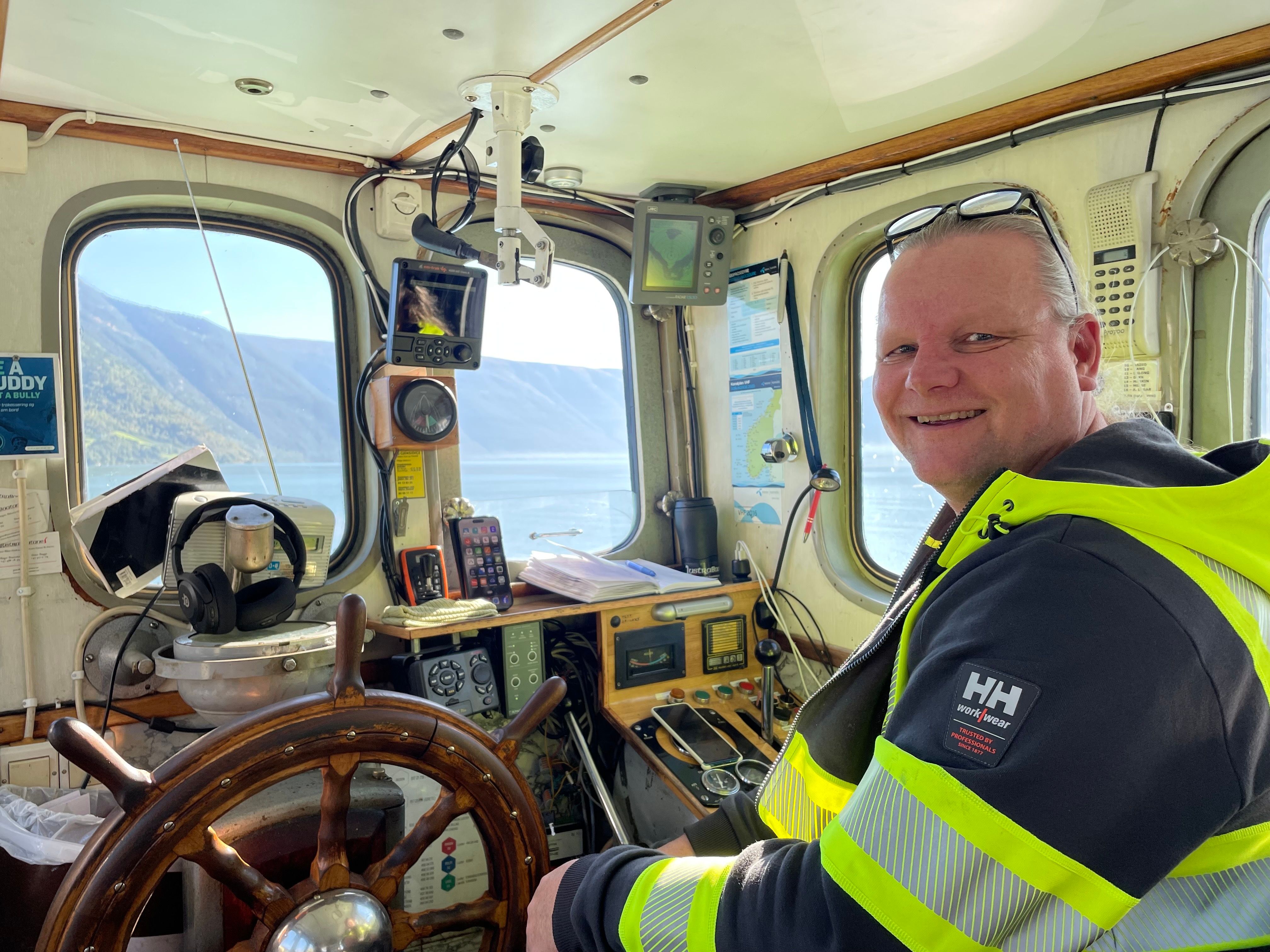 Roger styrer ferja mellom Solvorn og Ornes: - Eg har sett mykje rart ...
