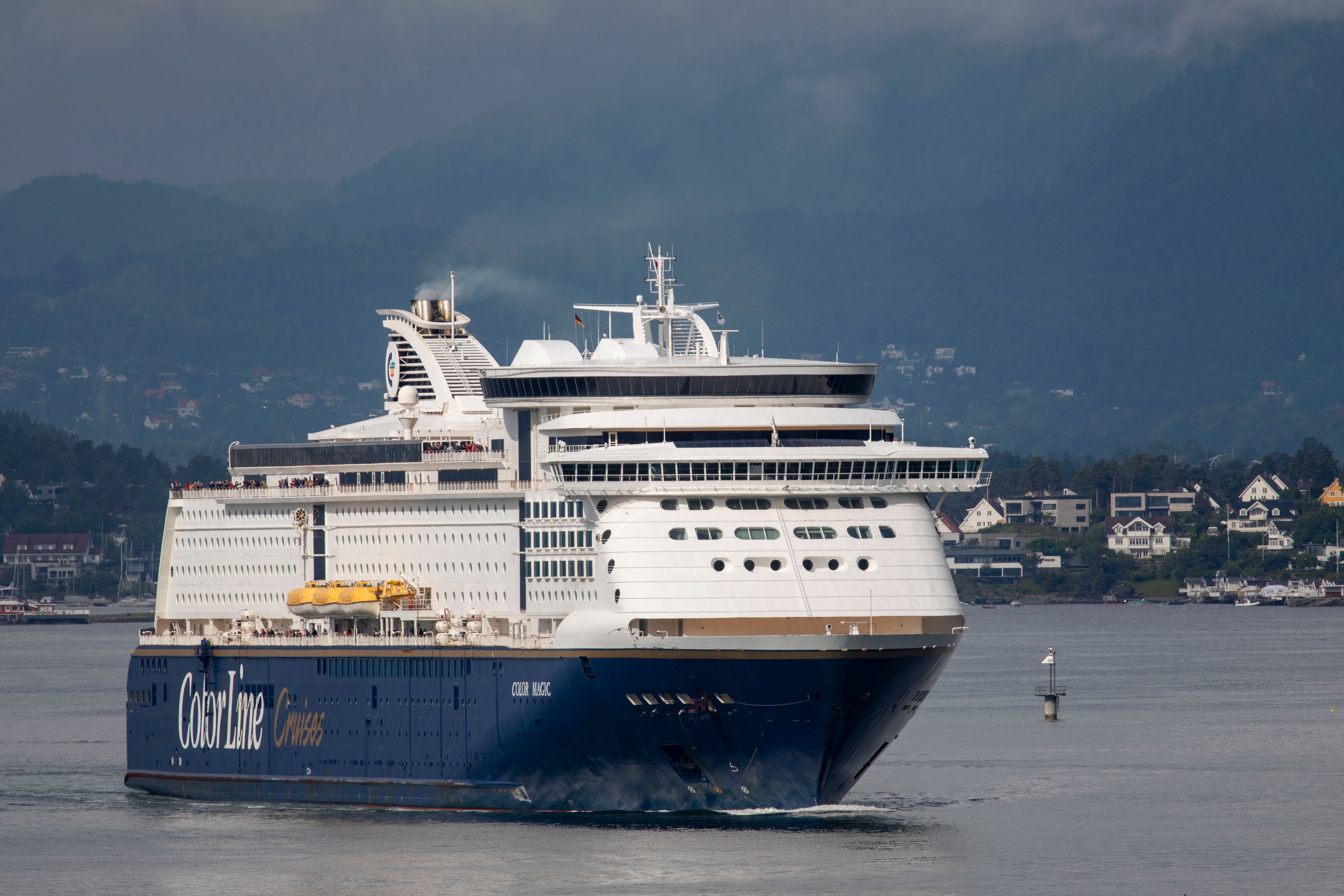 Feilen er rettet: Color Line-passasjerene er på vei i land i Oslo ...