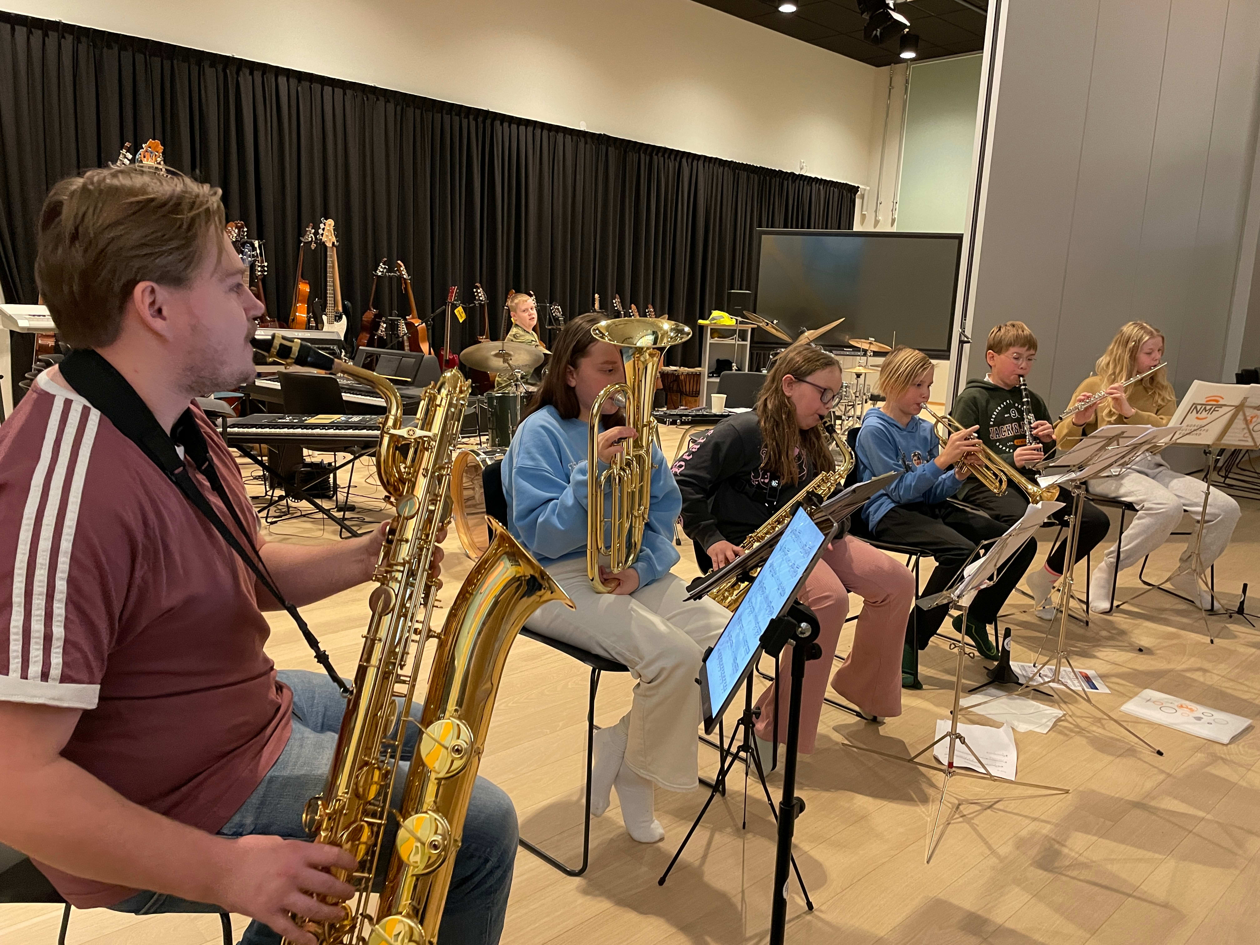 Feirer 70 år med egen musikk - innherred.no