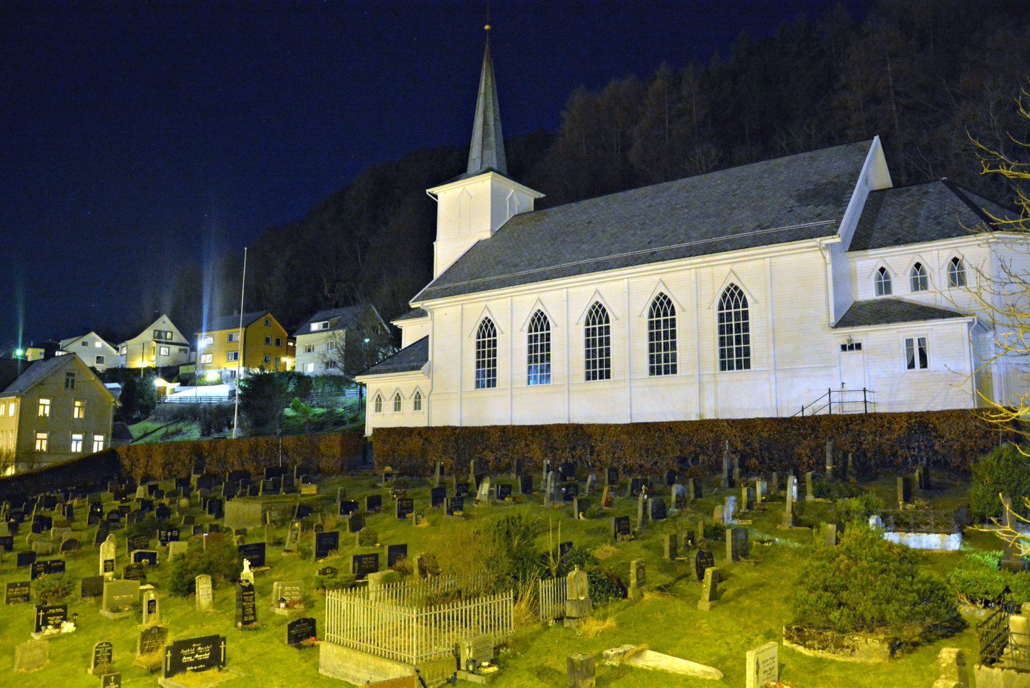 Vil gjennomføre gravferder, men ber folk vurdere om det er andre måter ...