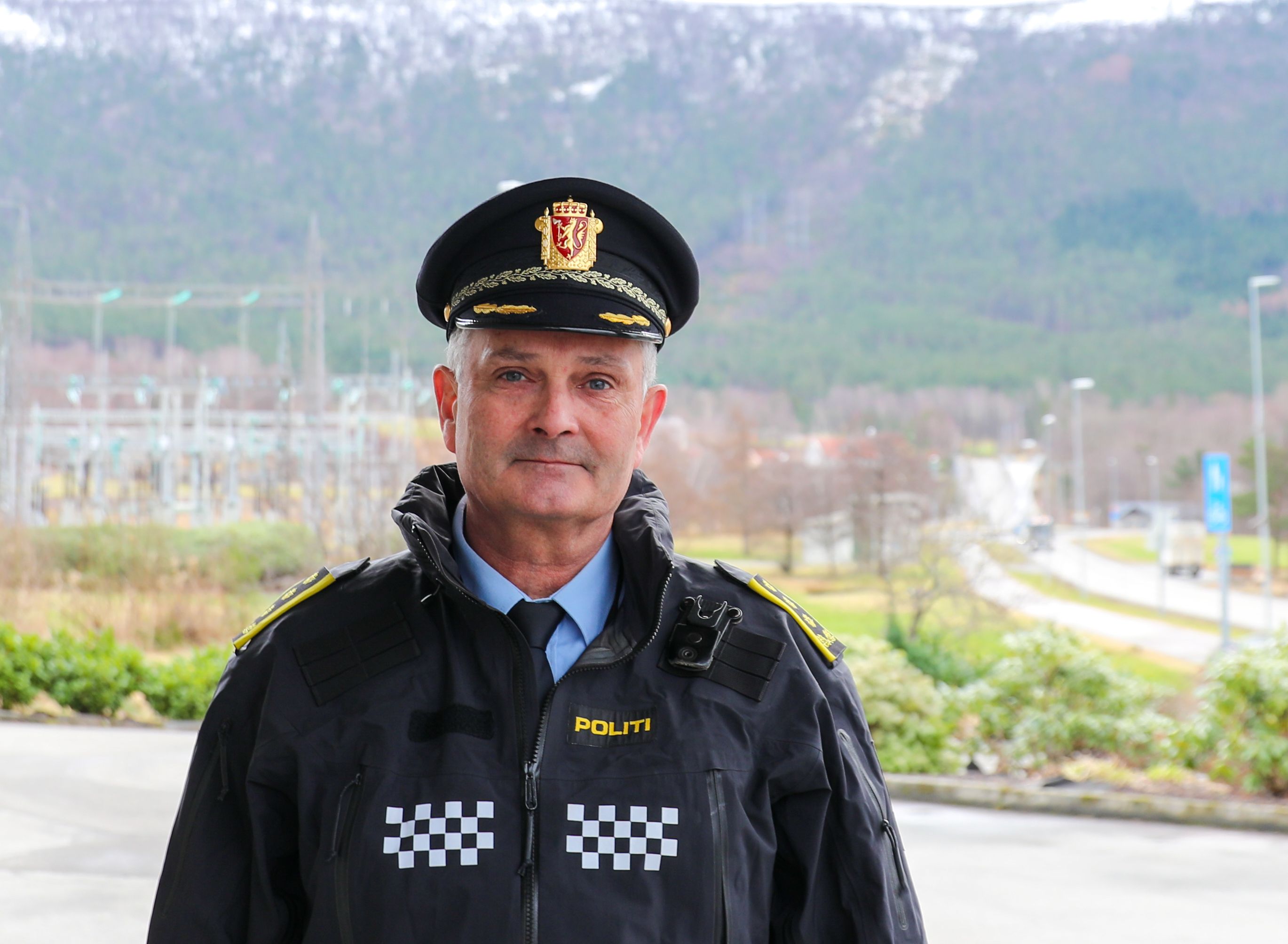Mann til sjukehus med luft­ambulanse etter ulukke: – Funnen skadd i ...
