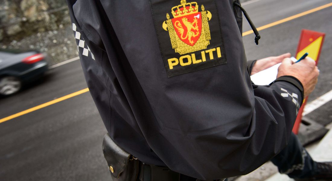 Bilist køyrde tilhengjar lasta med panel – vart stoppa av politiet ... Bilist køyrde tilhengjar lasta med panel – vart stoppa av politiet ...