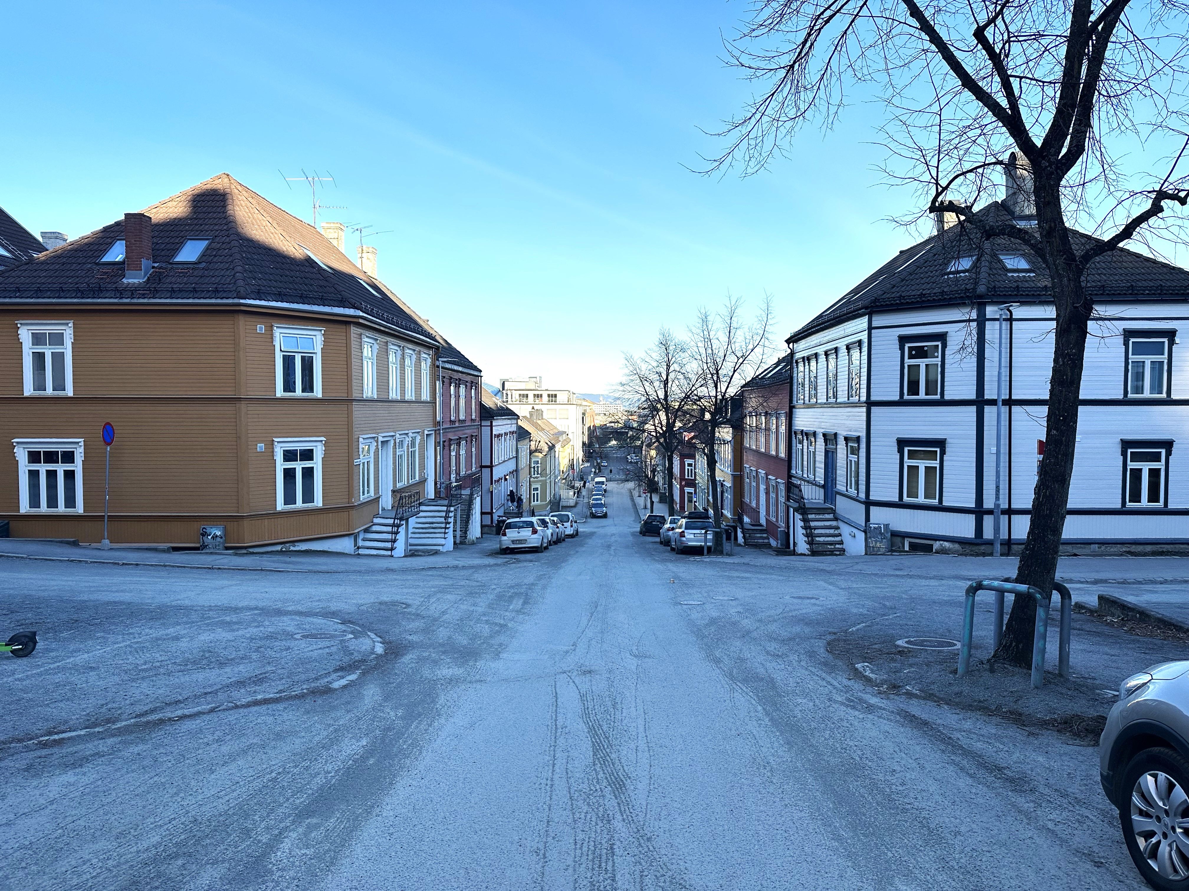 Politiet fikk melding om masseslagsmål. Mann ble skallet til i ansiktet ...