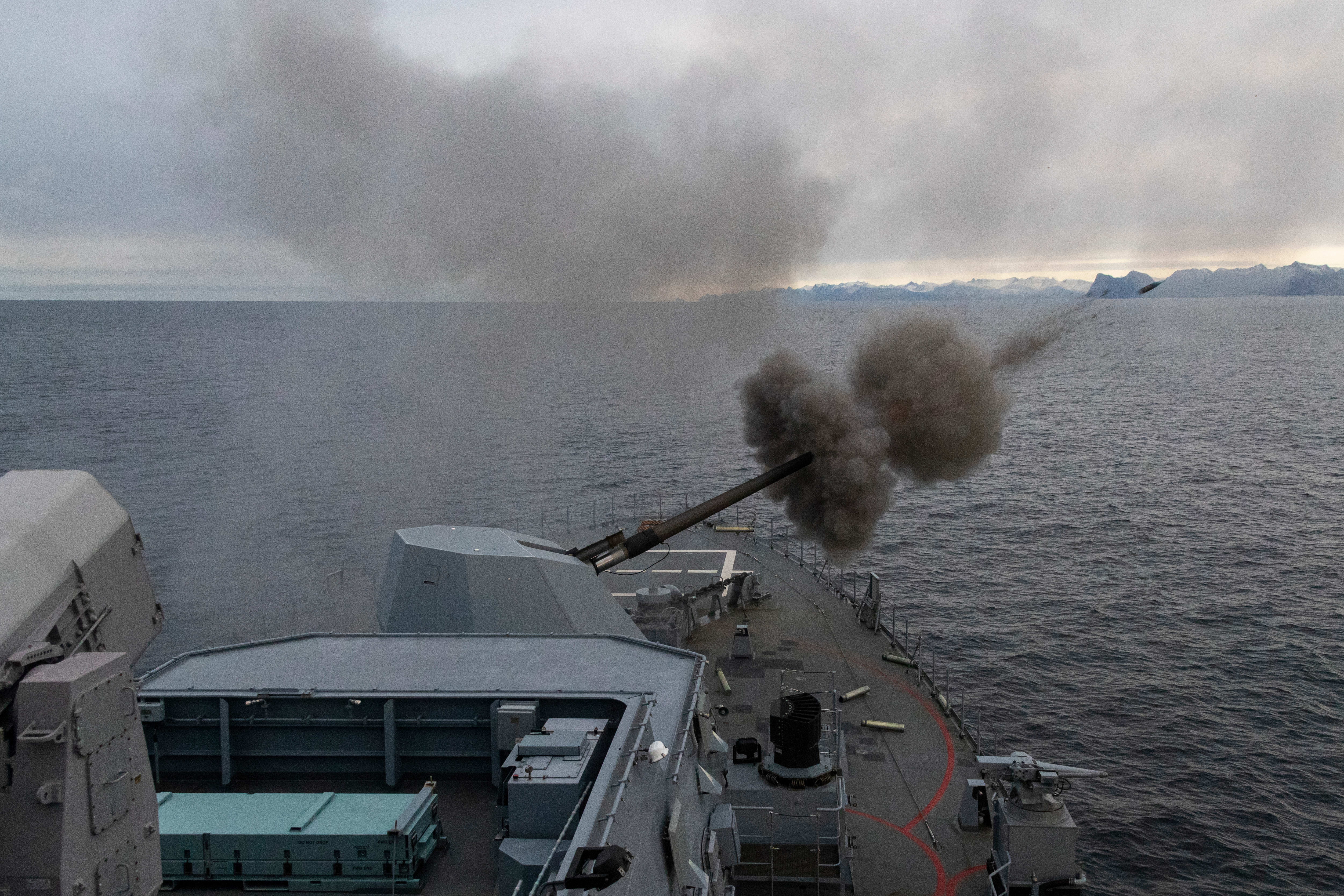 Krigsskip og kanonild i Andfjorden - folkebladet.no