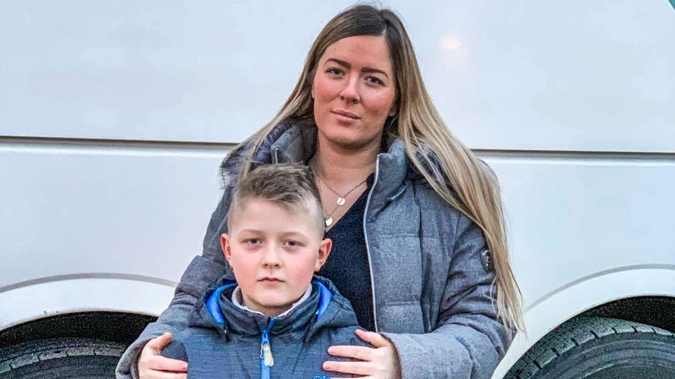 Busskutt gjør at 9 år gamle Noah må busse fem timer for å besøke pappa ...
