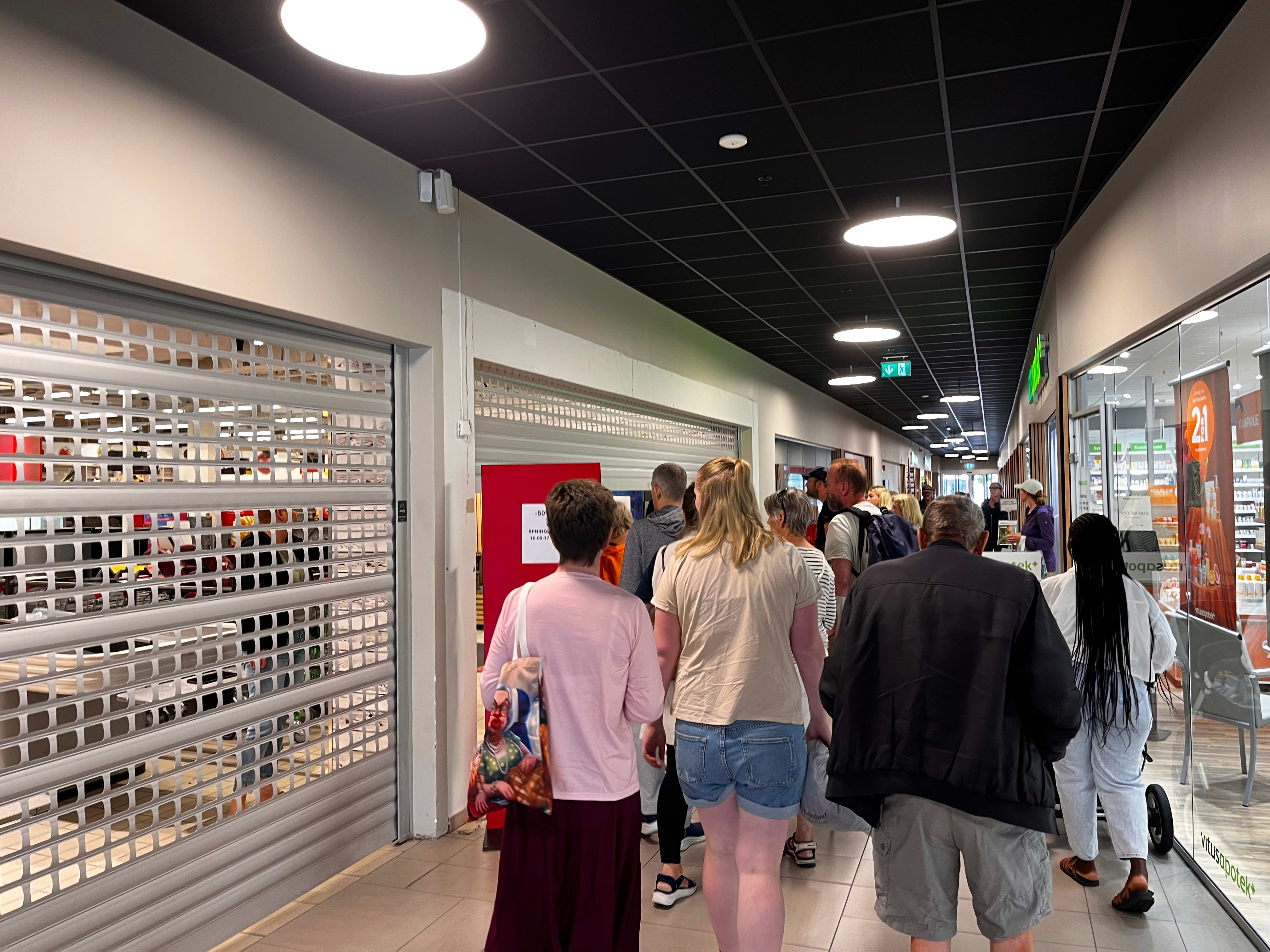 Strømmer til salget etter konkursen: – Jeg håper det kommer en ny ...