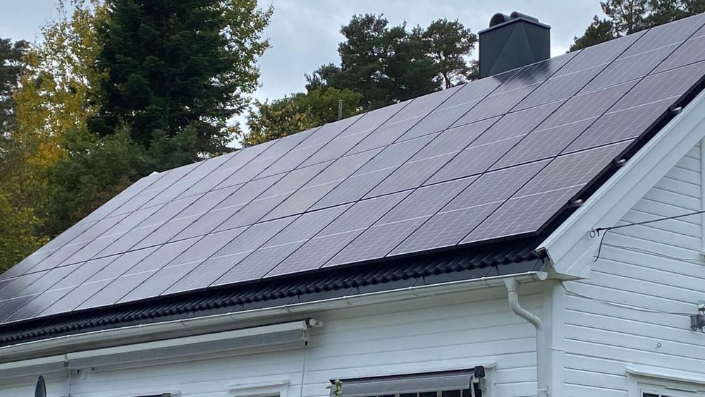 Stadig flere setter solceller på taket: – Det smalt skikkelig i juli ... Stadig flere setter solceller på taket: – Det smalt skikkelig i juli ...