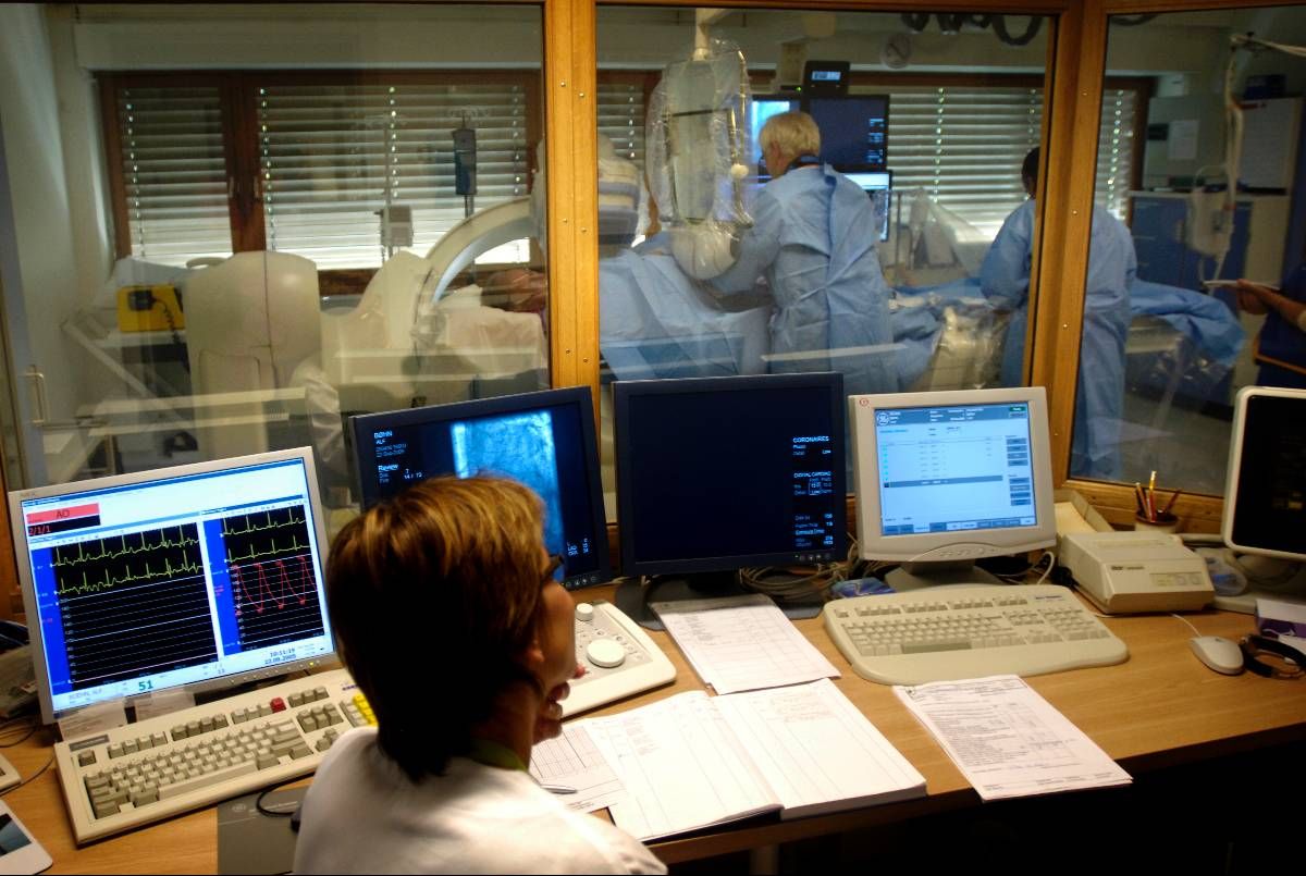 Full hjertestans på sykehuset - fvn.no