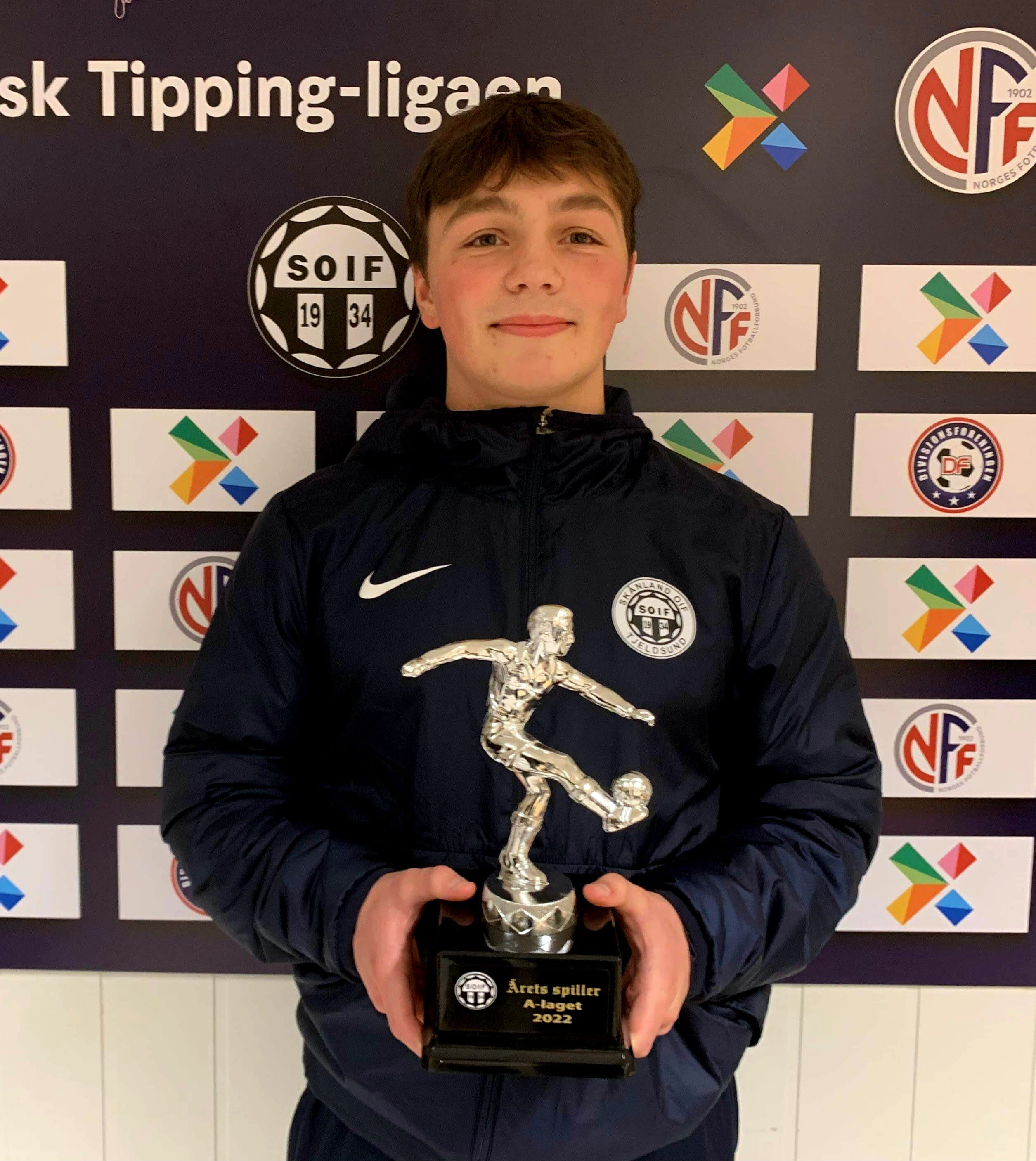 Philip hadde aldri trodd at han skulle få prisen. – Jeg hadde tre andre ...