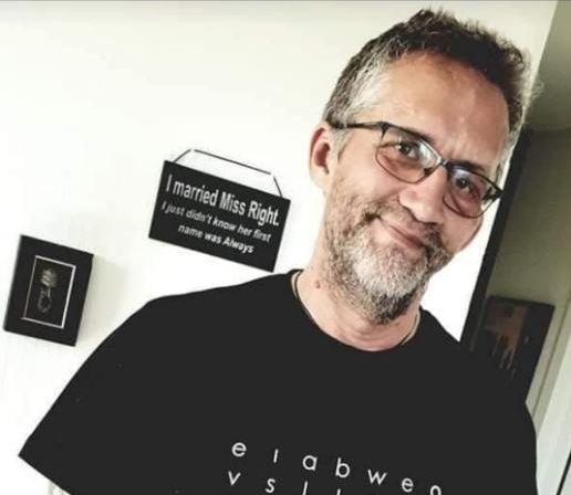 Erik (53) døde plutselig. Mandag ble han hedret: - Han hadde vært stolt ...