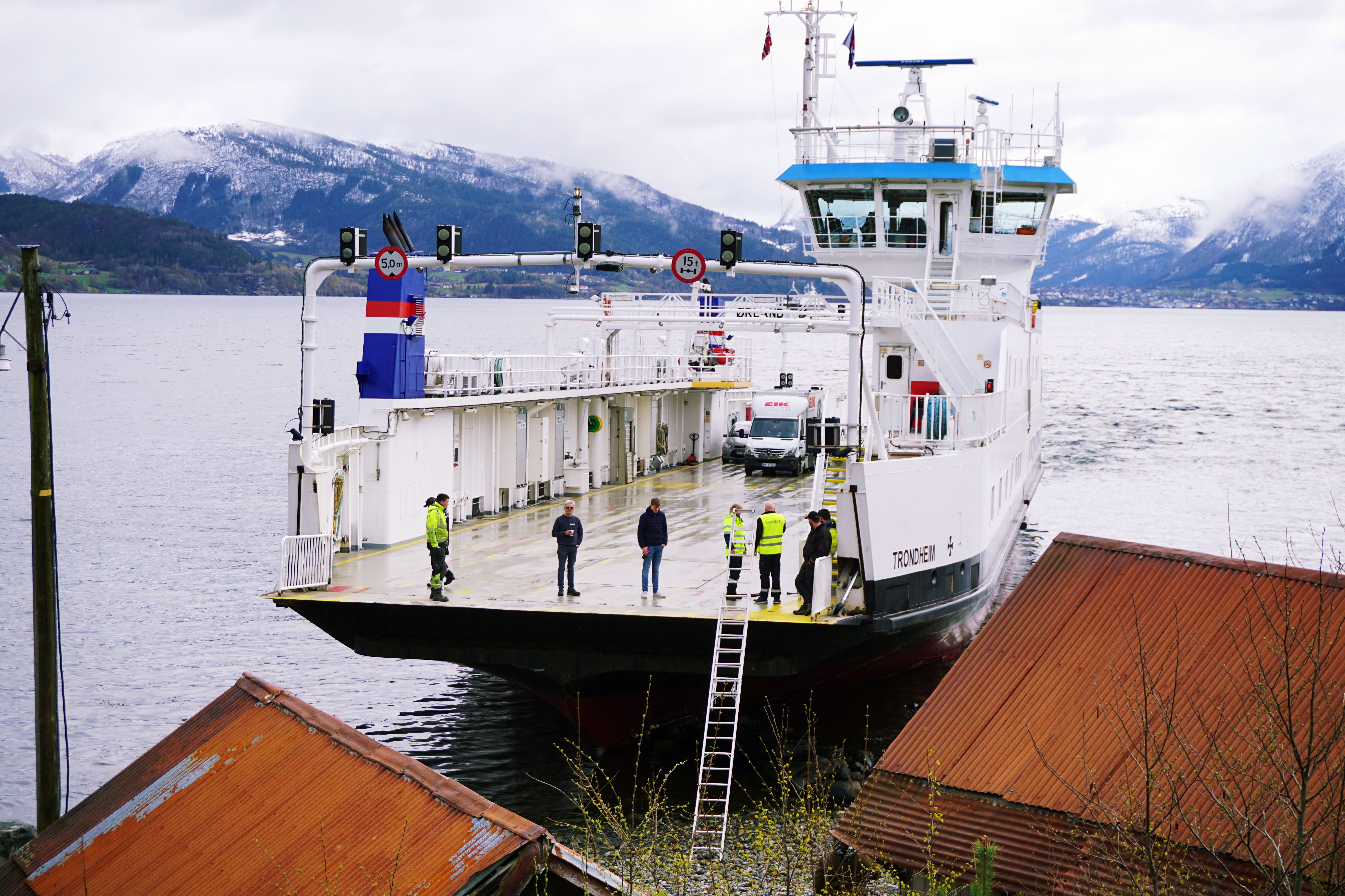 Ferje som gjekk på grunn er tilbake i sambandet - morenytt.no