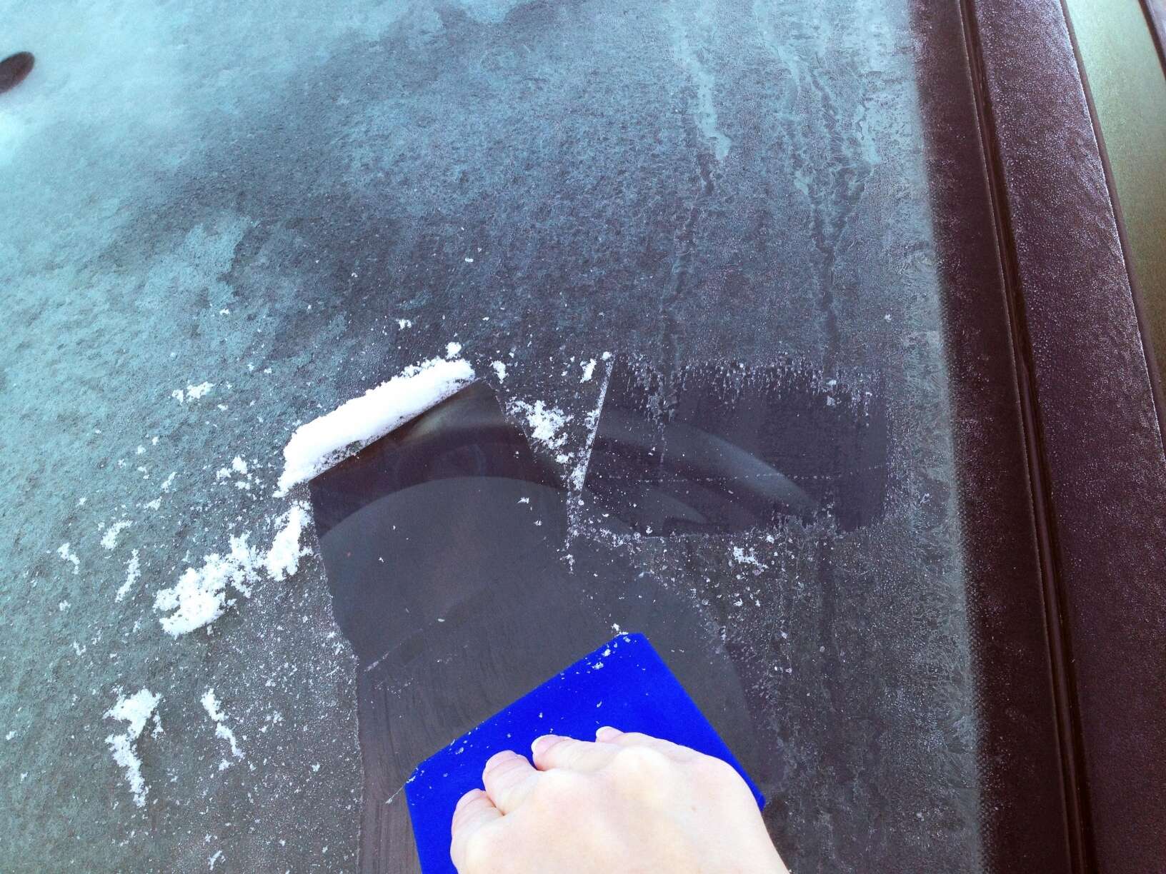 Må skrape is i varmegrader - varden.no