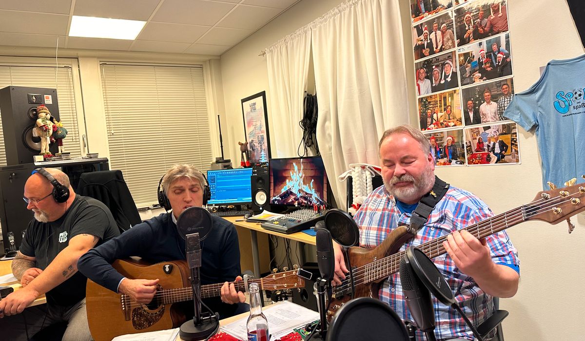 Fekk du ikkje med deg «Førjulskos» på Radio Stryn? Lytt til sendinga ... Fekk du ikkje med deg «Førjulskos» på Radio Stryn? Lytt til sendinga ...