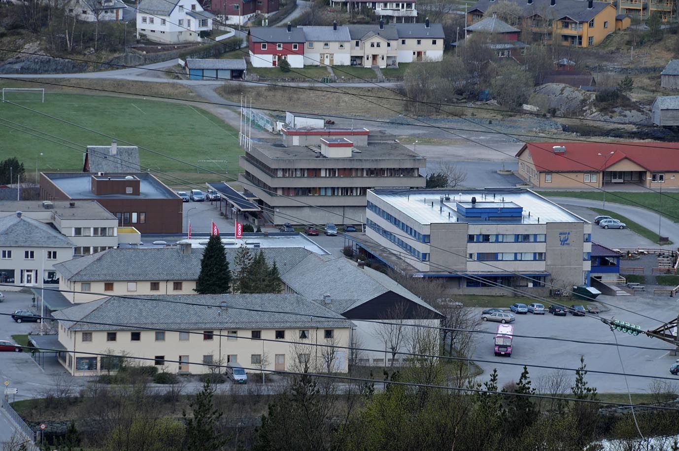 Meinar dette er eit utydeleg senter - fjt.no