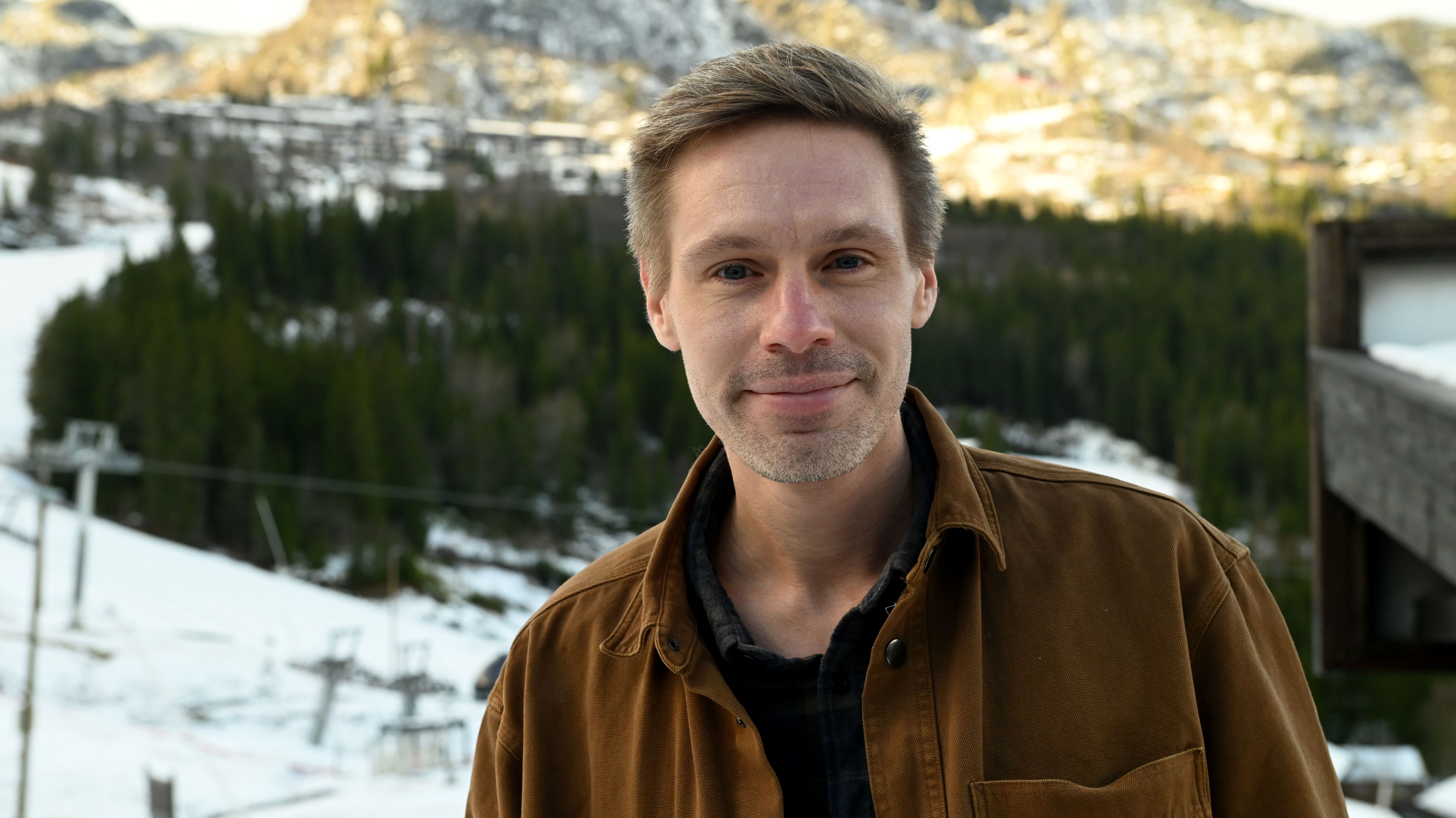 Vinden målt til 45 m/s - måtte stenge mykje av skianlegget ...