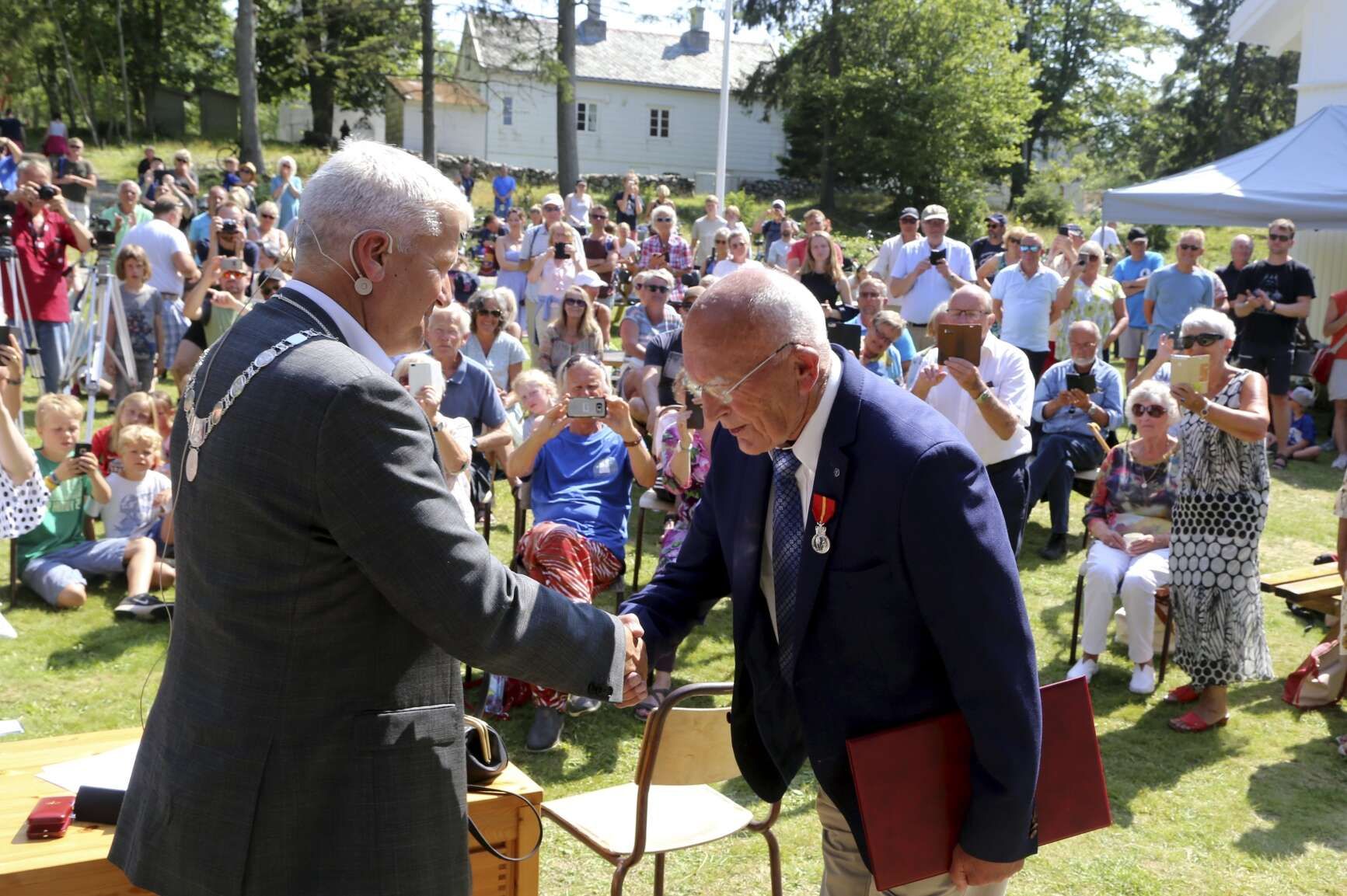 Velfortjent hyllest til Ivar Gundersen - varden.no