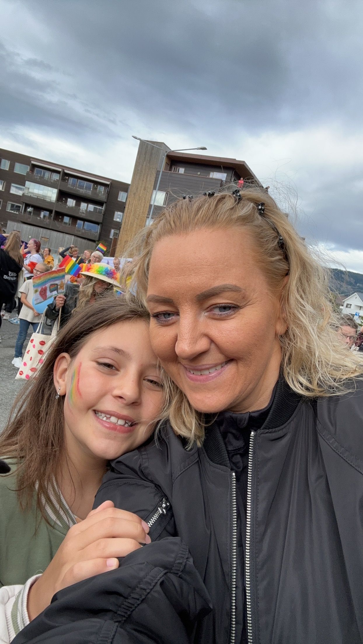 Må opprette spleis for at barna skal få lærebøker: – Som forelder står jeg uten mulighet til å ...