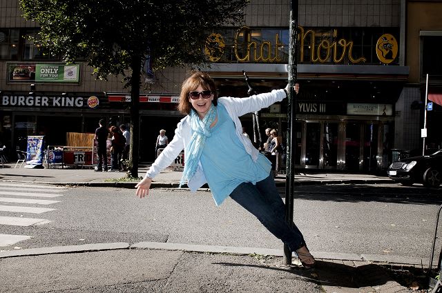 Svinger seg med komikerne - smp.no