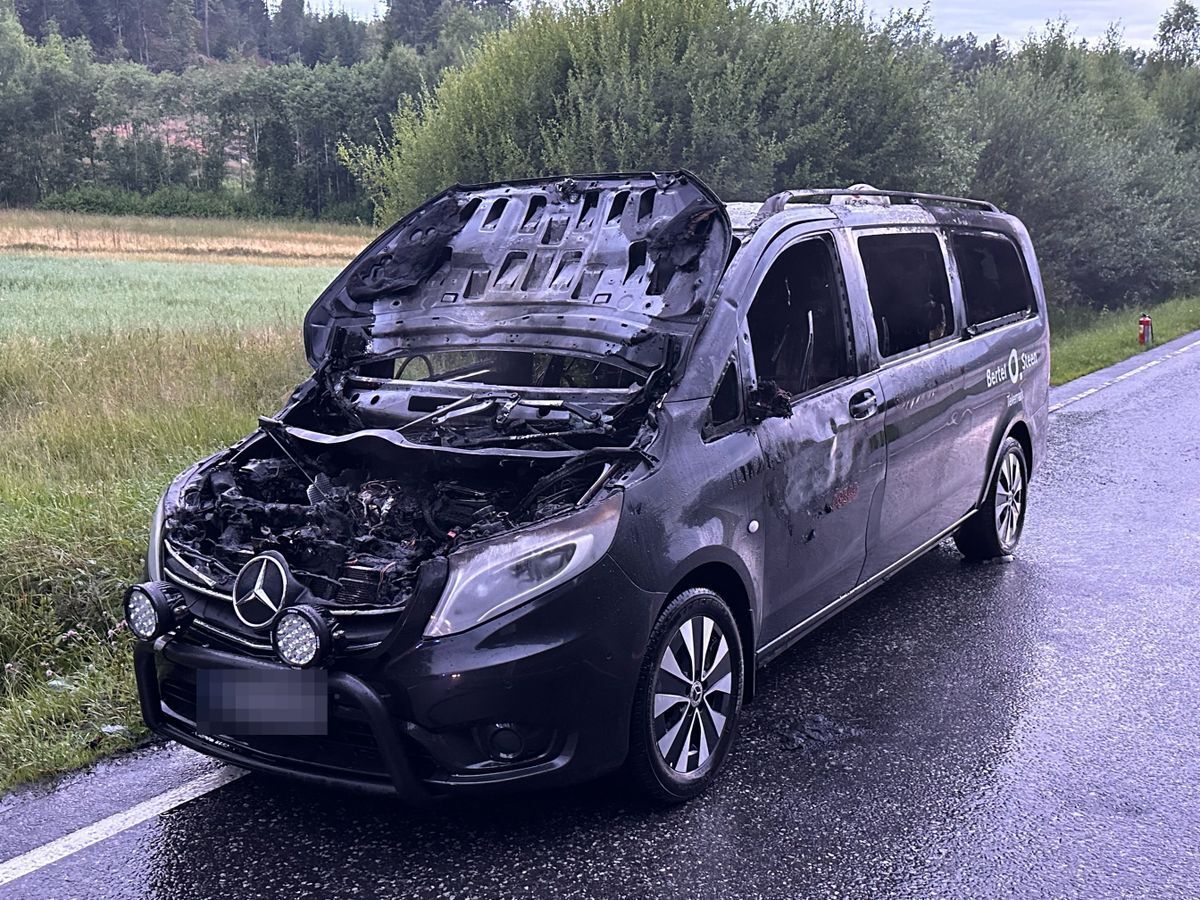 Tok fyr i taxi - varden.no