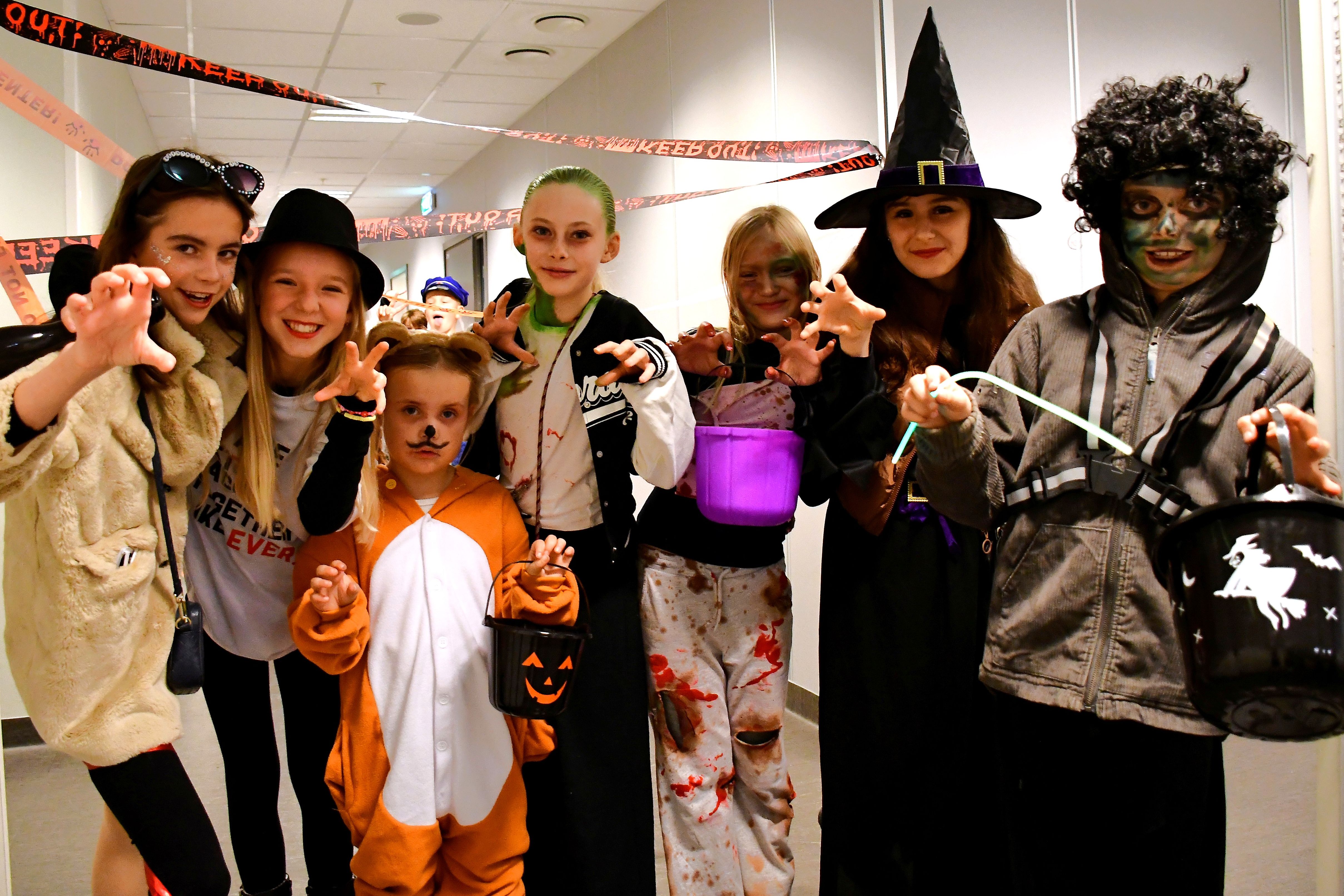 Hundrevis strømmet til da Fevik skole ble monsterfest - gat.no