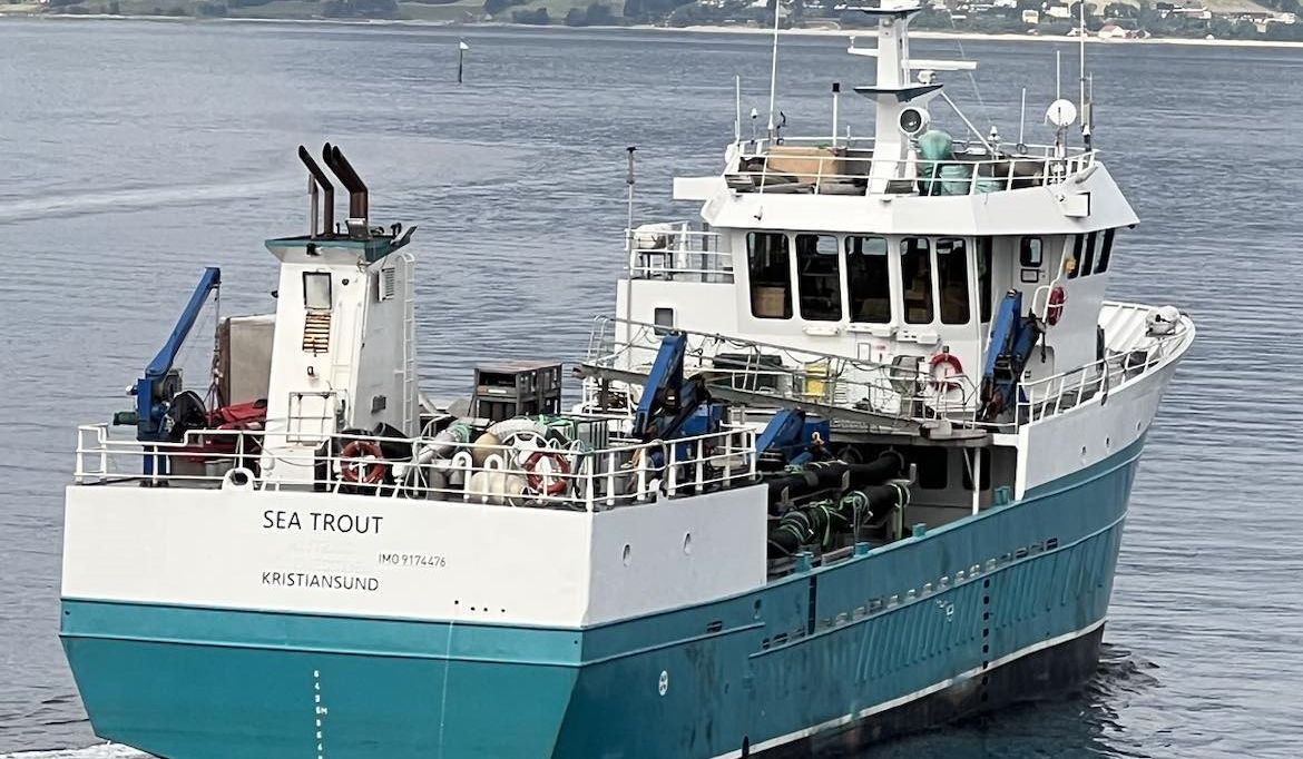 Brønnbåt skal ha sluppet ut hundrevis av fisk - smp.no Brønnbåt skal ha sluppet ut hundrevis av fisk - smp.no